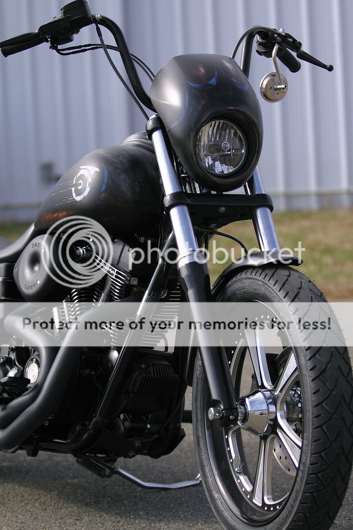 Harley Dyna-förvandling från ful ankunge till SoA style.....