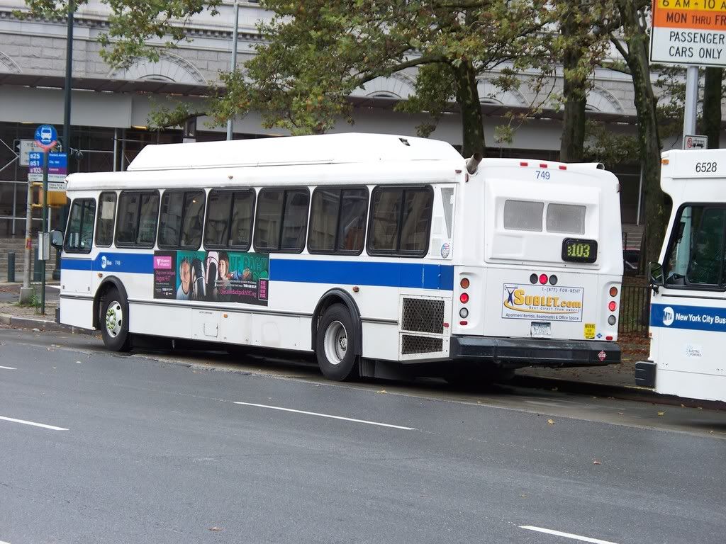 PHOTO An Orion V CNG on the B103