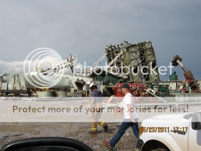 Weather Oil drilling rig takes a direct hit from a tornado, pix ...