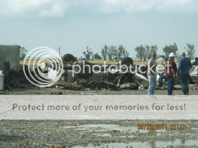 Weather Oil drilling rig takes a direct hit from a tornado, pix ...